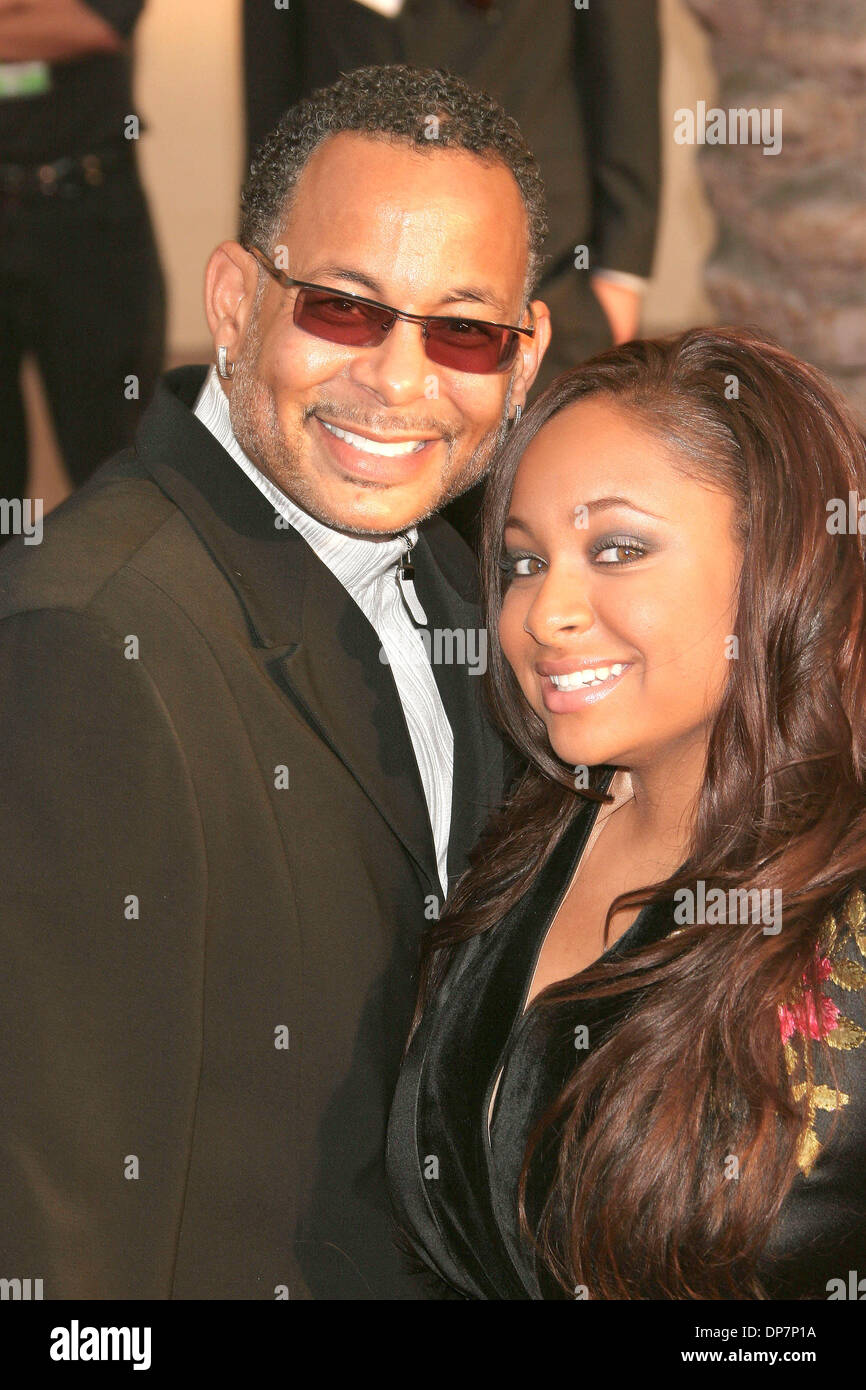 Nov 21, 2006; Los Angeles, CA, USA; RAVEN SYMONE and her father ...