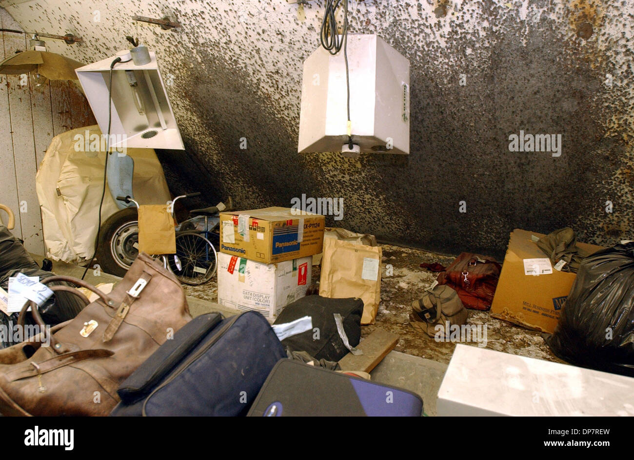 Evidence room hi-res stock photography and images - Alamy