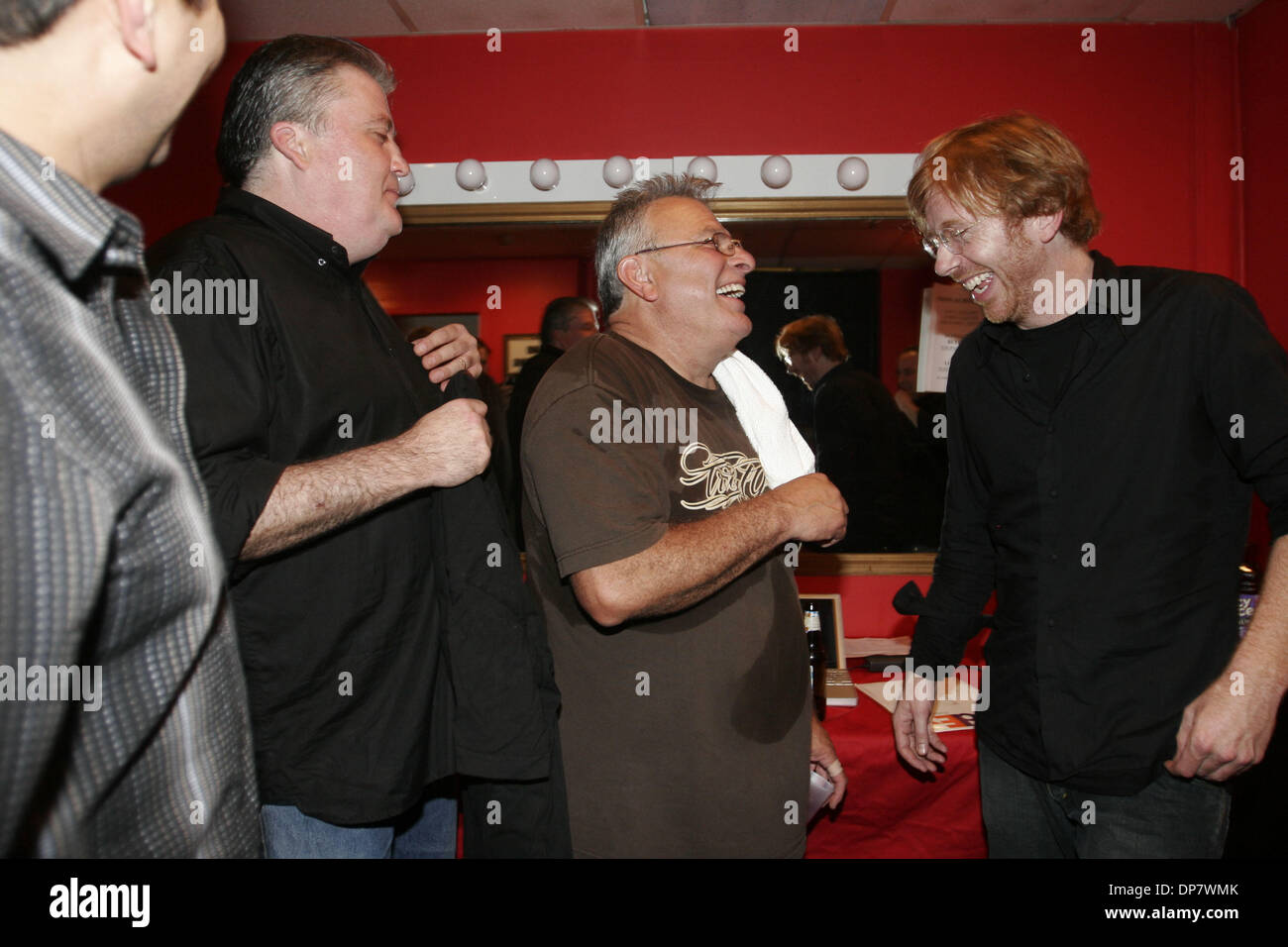 Sep 28, 2006; New York, NY, USA; Phish frontman TREY ANASTASIO (R ...