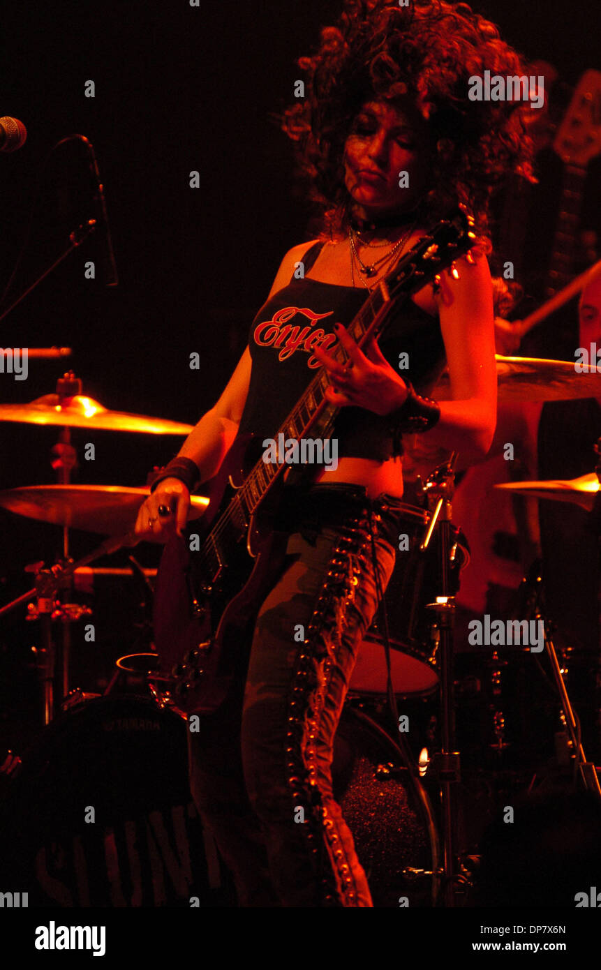 Nov 11, 2006 - Portland, Oregon, USA - Singer Abby Gennet of 'Slunt ...