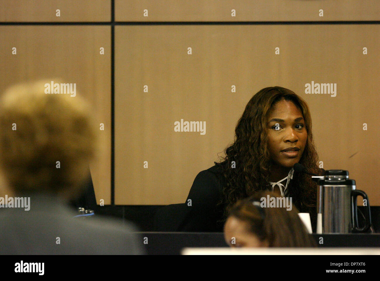 Serena williams and venus williams 1999 hi-res stock photography and ...