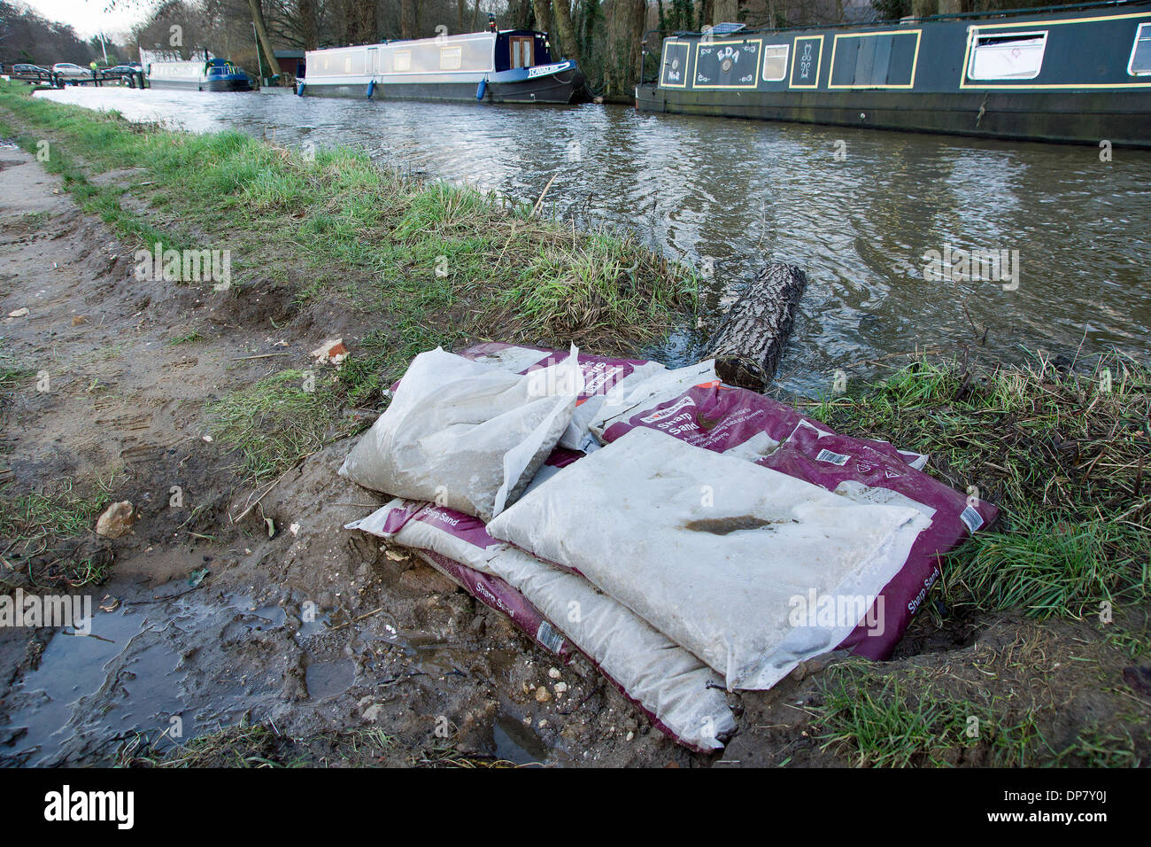 Surrey recent flooding hi-res stock photography and images - Alamy