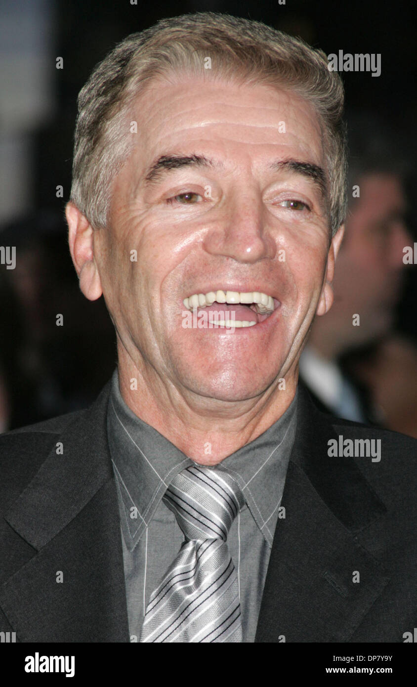 Nov 30, 2006; New York, NY, USA; Comedian TOM DREESEN poses for photos ...