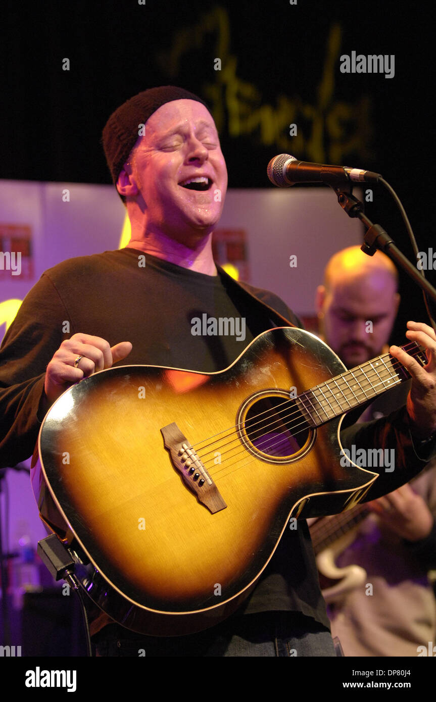 Jan 21, 2006; Anaheim, CA, USA; Musician WILLY PORTER playing live at ...