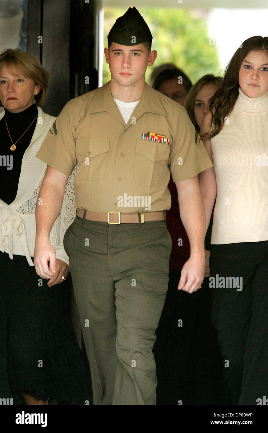 Feb 26, 2006 - Camp Pendleton, CA, USA - Marine Lance Cpl. ROBERT B ...