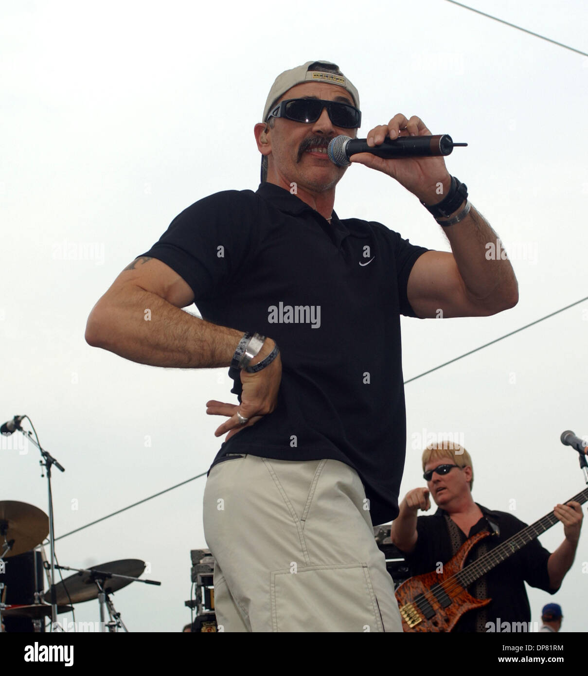 Aaron tippin hi-res stock photography and images - Alamy