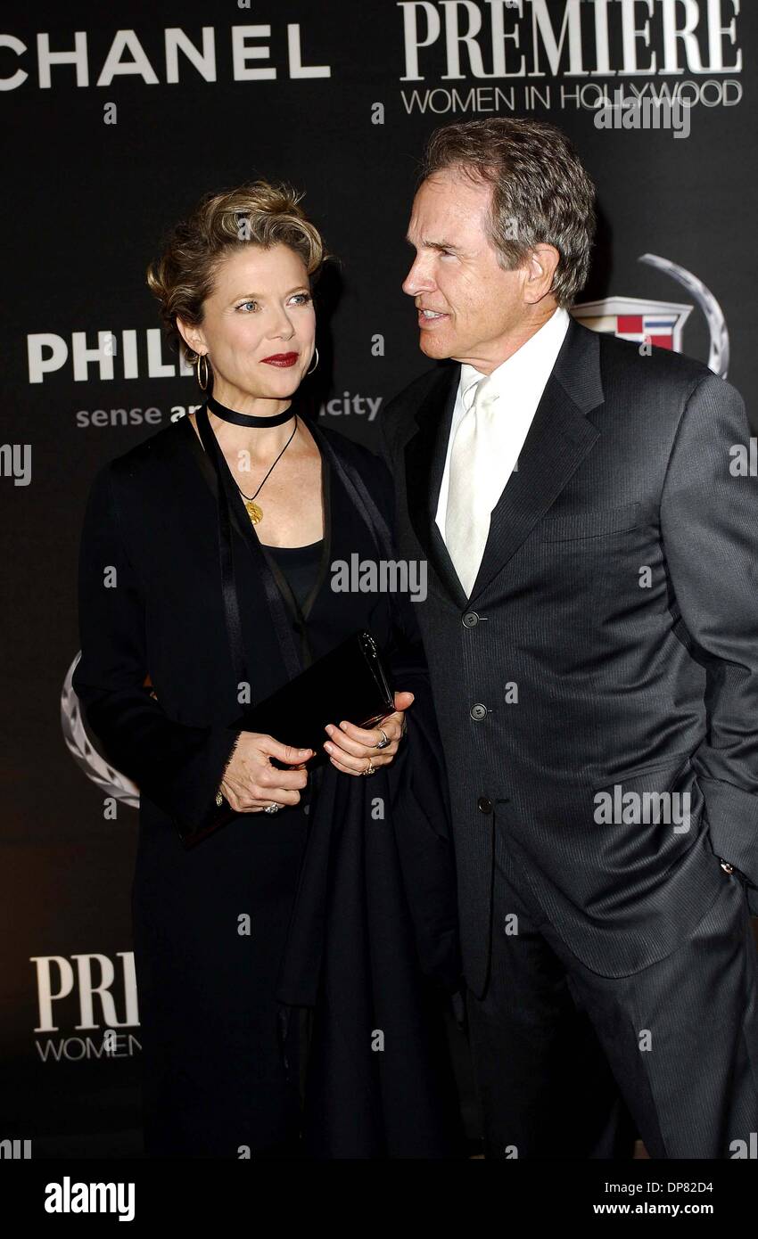 Actress annette bening husband actor hi-res stock photography and ...