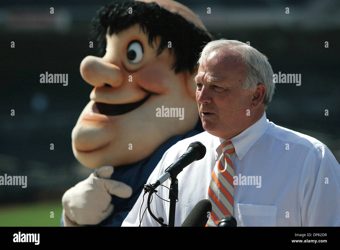 Jerry sanders hi-res stock photography and images - Alamy