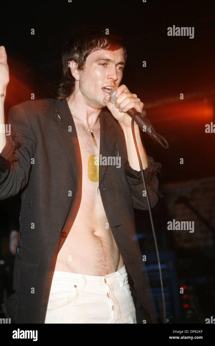 Sep 27, 2006 - New York, NY, USA - IMA Robot performing at The Mercury ...