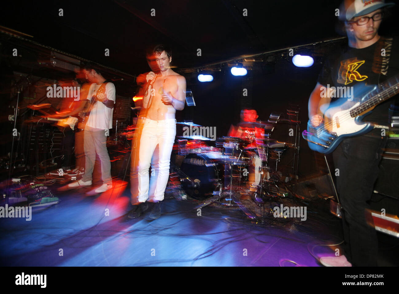 Sep 27, 2006 - New York, NY, USA - IMA Robot performing at The Mercury ...