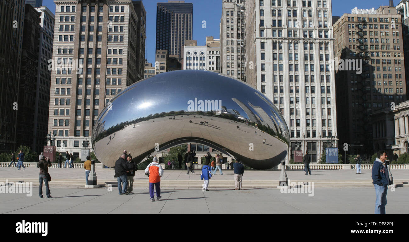 Oct 14, 2006; Chicago, IL, USA; Shiny bean: Anish Kapoor's Cloud Gate ...