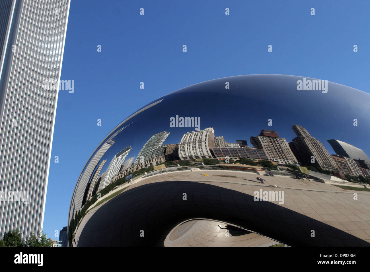 Oct 14, 2006; Chicago, IL, USA; Shiny bean: Anish Kapoor's Cloud Gate ...