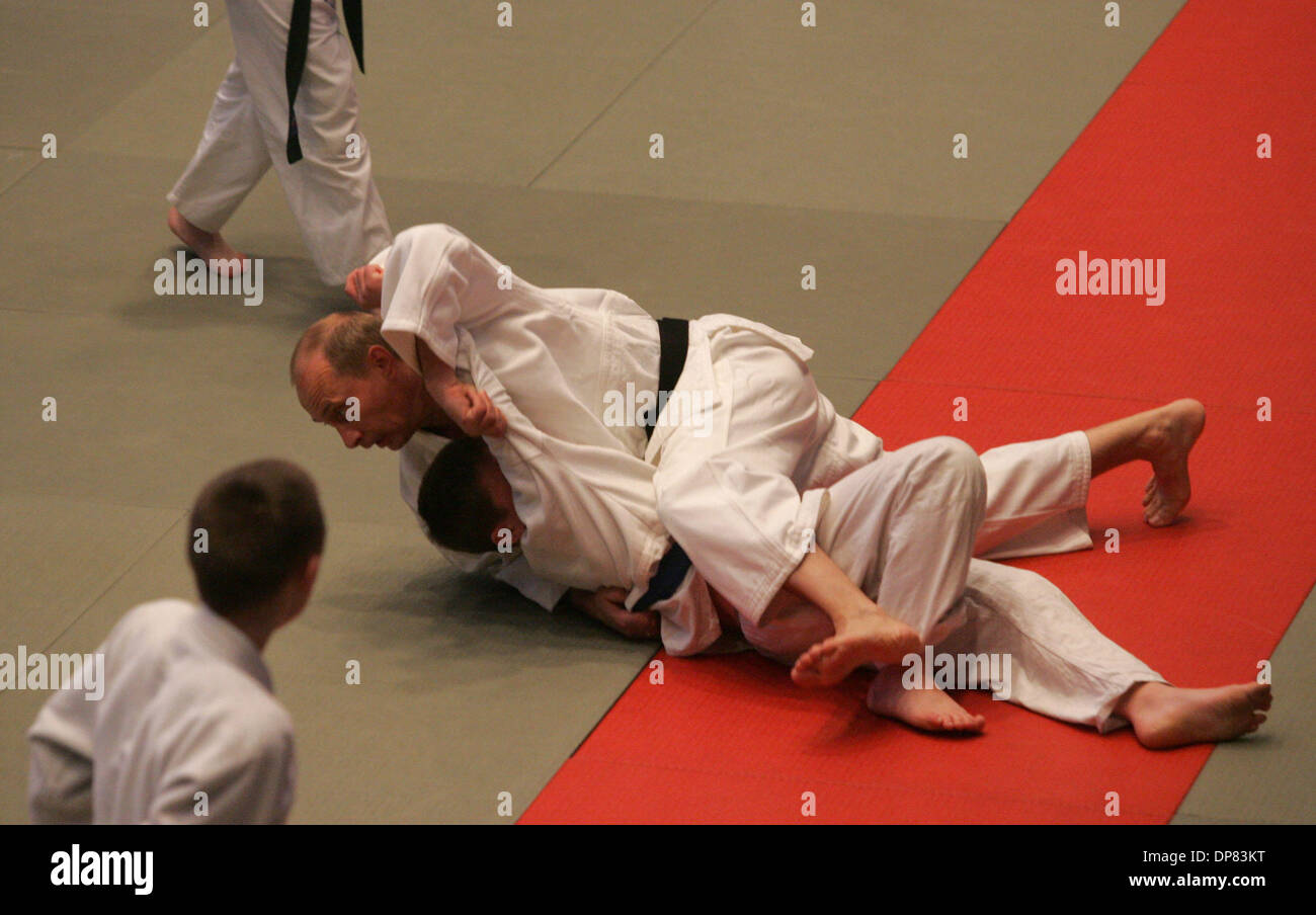 Russian president Putin giving judo master-class in Special Sport ...