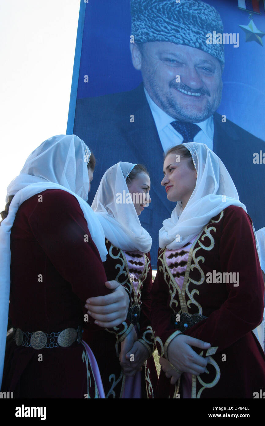 Women in war efforts hi-res stock photography and images - Alamy