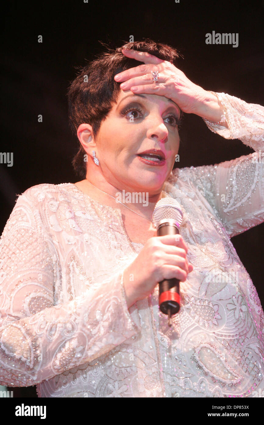 Lisa Minelli High Resolution Stock Photography and Images - Alamy