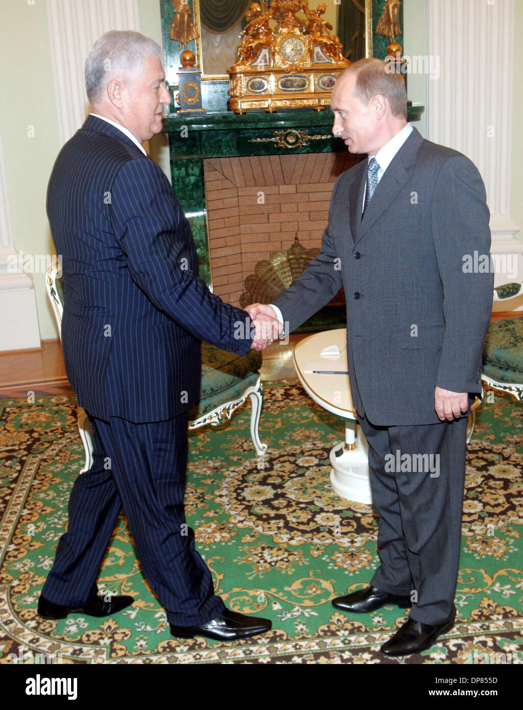 Russian president Vladimir Putin (r) met with Moldova president ...