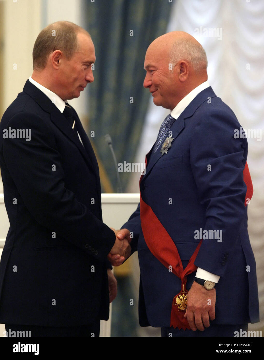 Vladimir Putin awarding Moscow` Mayor Yuri Luzhkov. (Credit Image ...