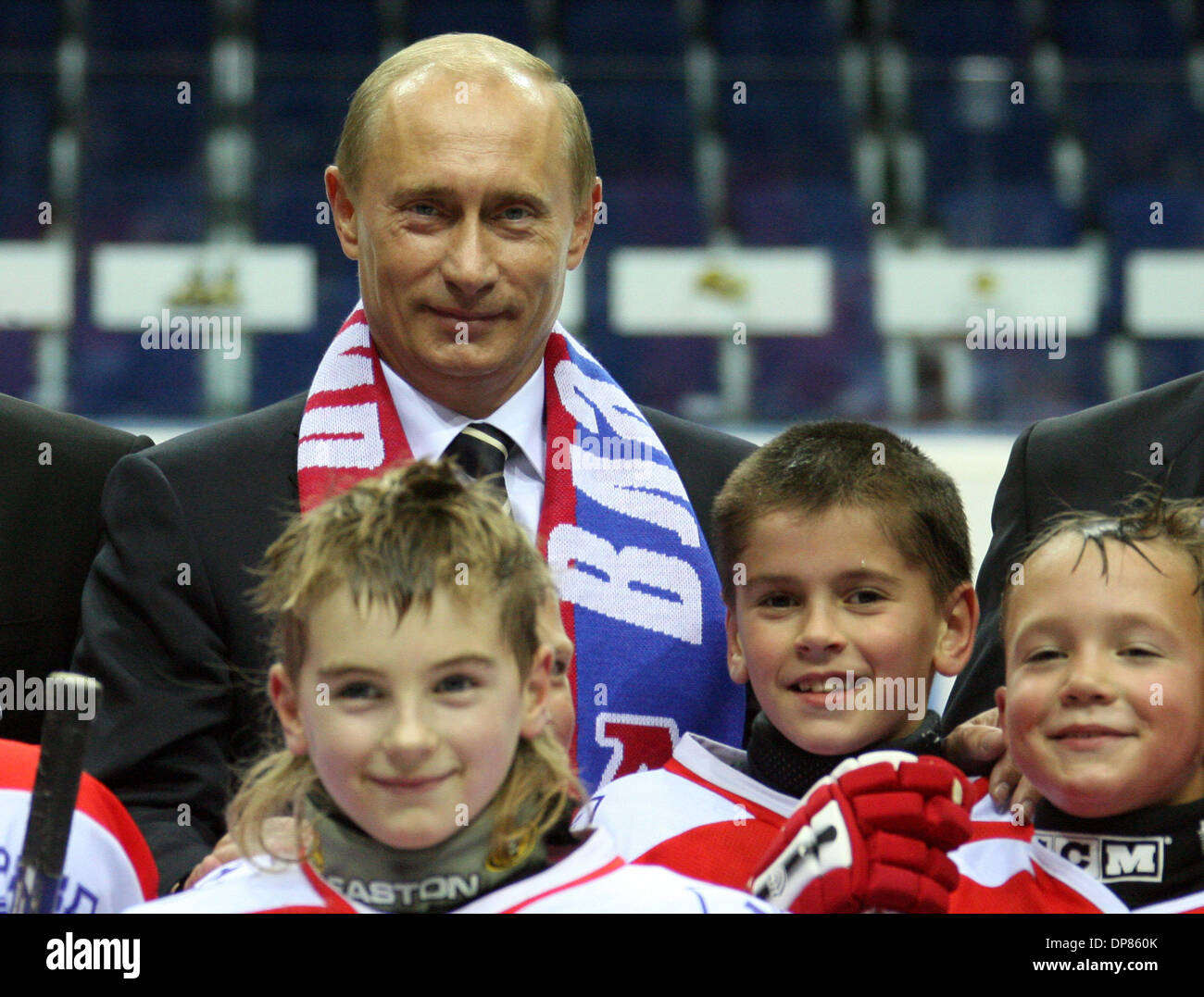 Vladimir putin school kids hi-res stock photography and images - Alamy