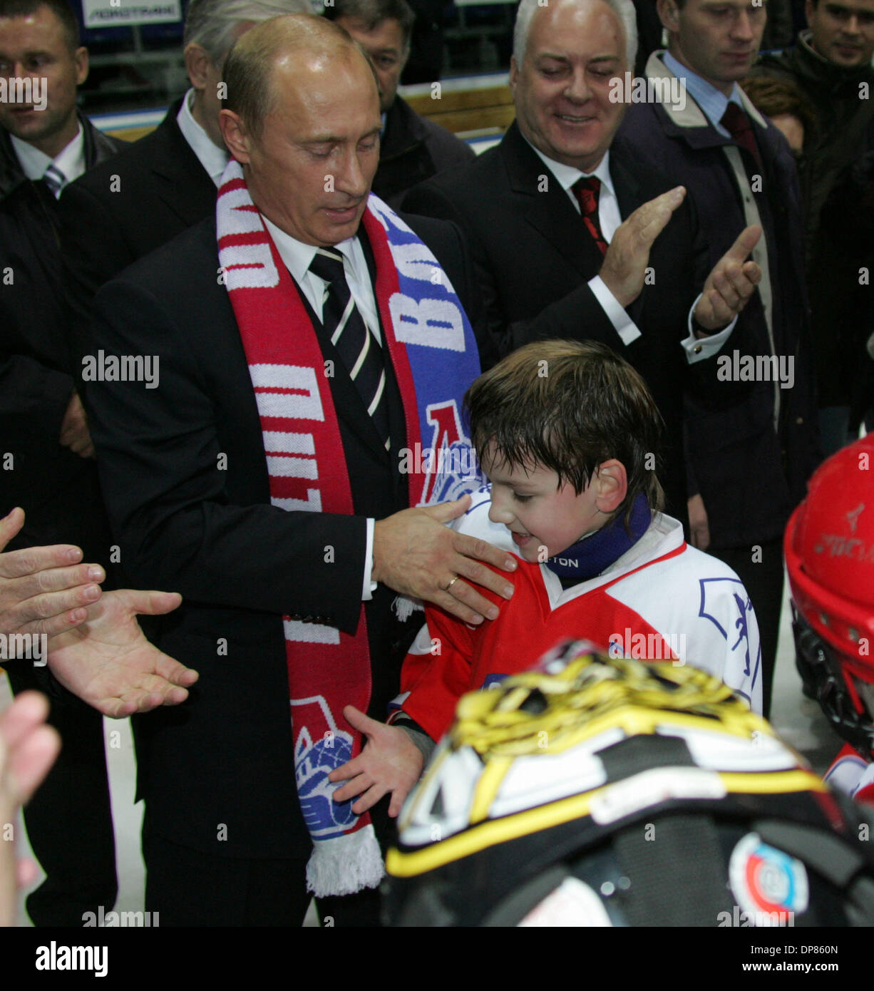 Vladimir putin school kids hi-res stock photography and images - Alamy