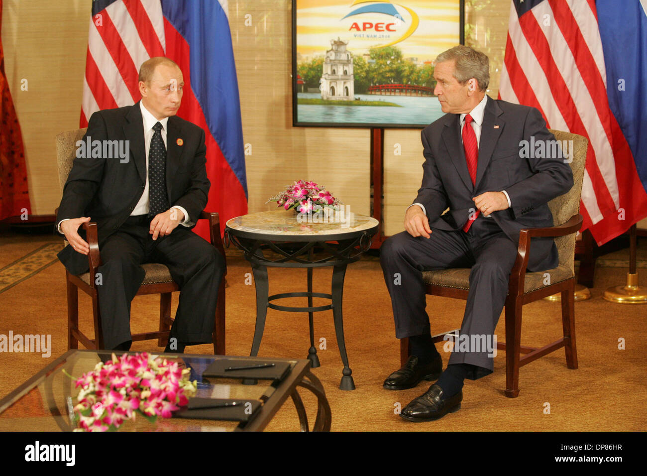 George bush and vladimir putin hi-res stock photography and images - Alamy