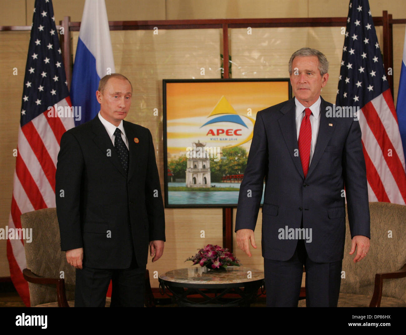 George bush and vladimir putin hi-res stock photography and images - Alamy