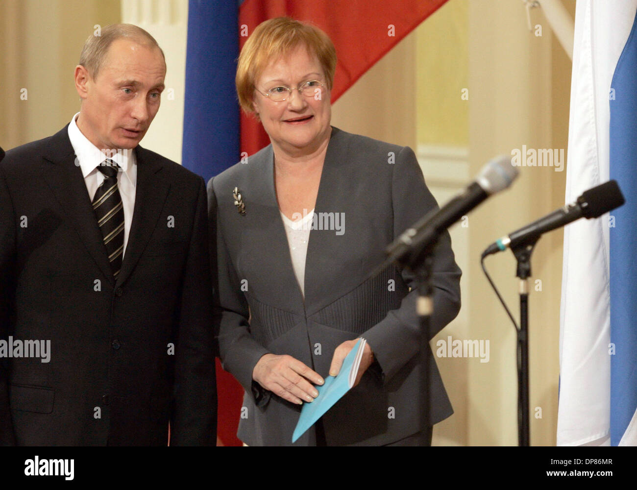 Nov 24, 2006 - Helsinki, Finland - VLADIMIR PUTIN (L) and president of ...