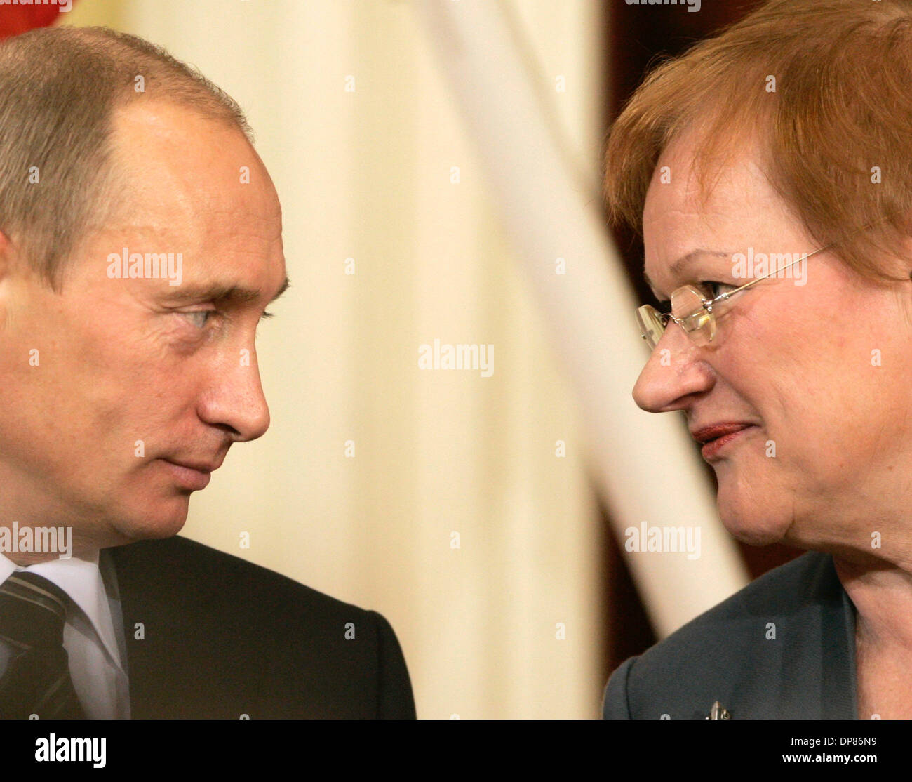 Vladimir Putin(l)and president of Finland Tarja Halonen at EU-Russia ...