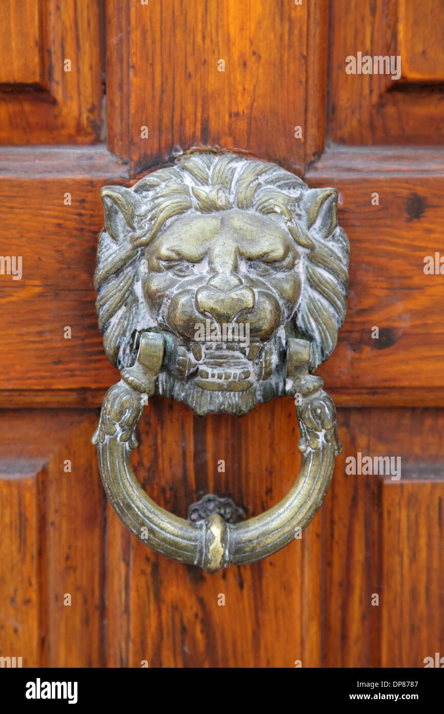 Old metal handle hi-res stock photography and images - Alamy