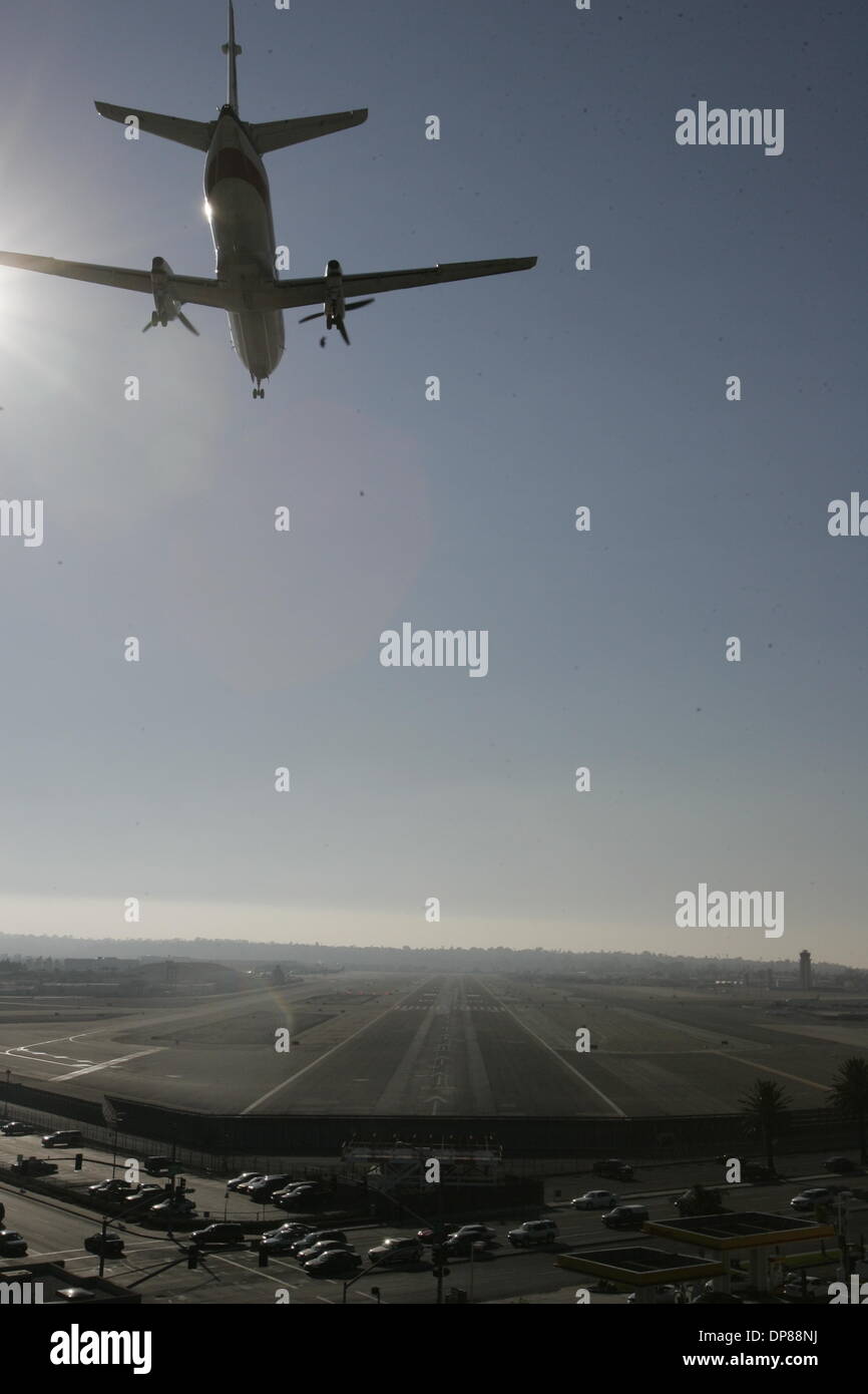 Approach control facility hi-res stock photography and images - Alamy