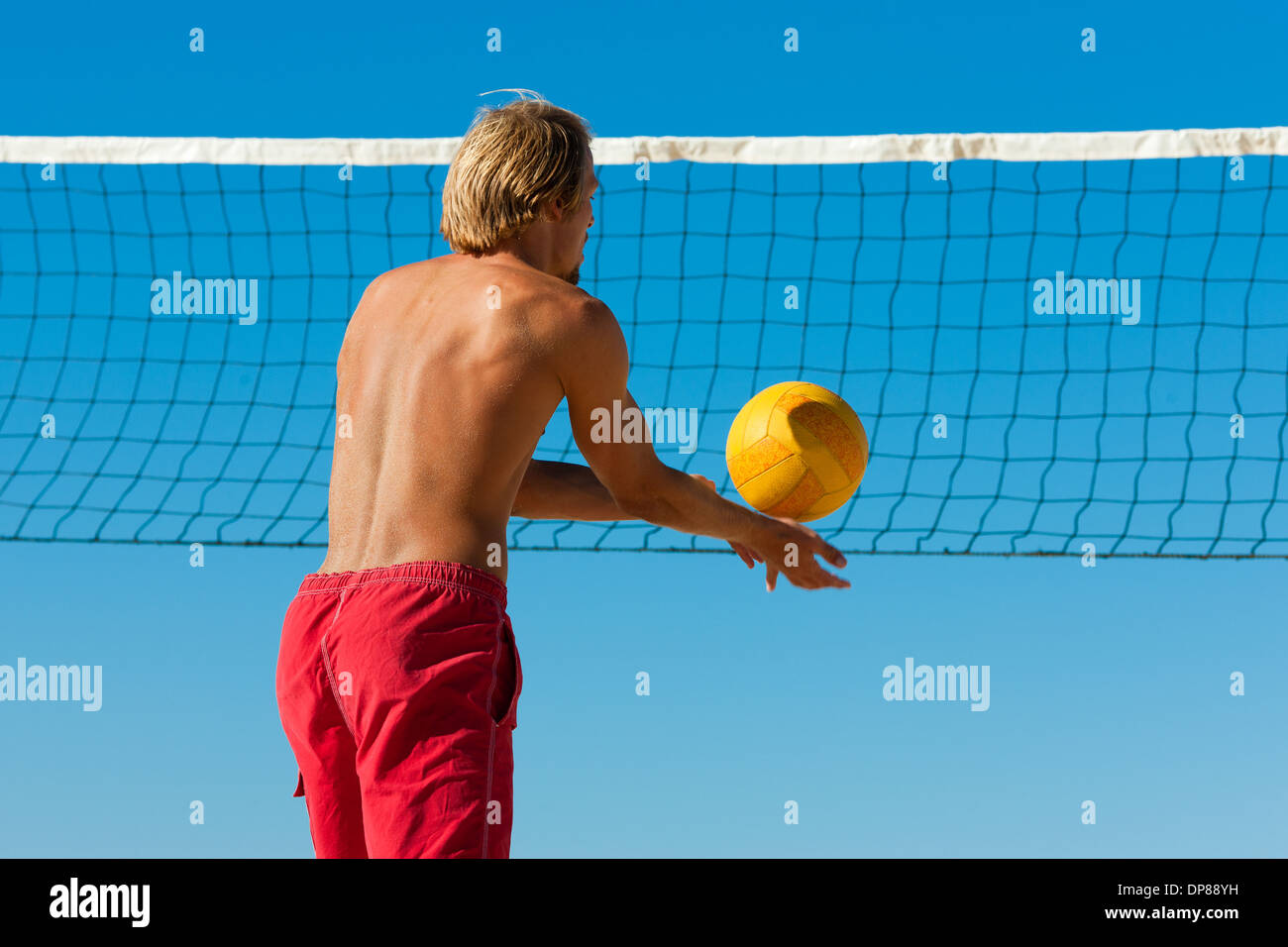Two women playing beach volleyball hi-res stock photography and images ...