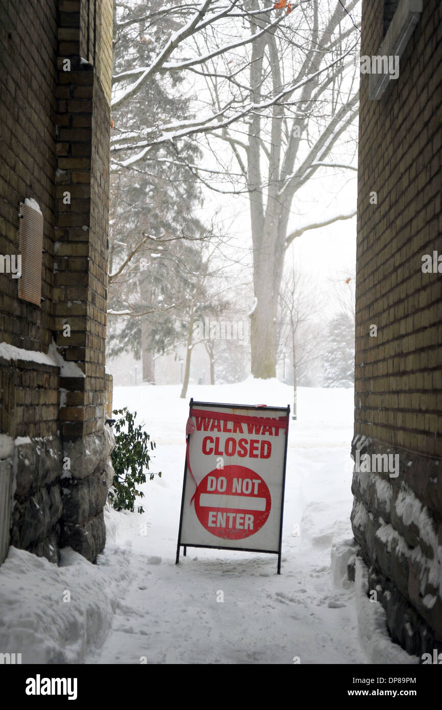 An alleyway closed due to slippery ice Stock Photo - Alamy