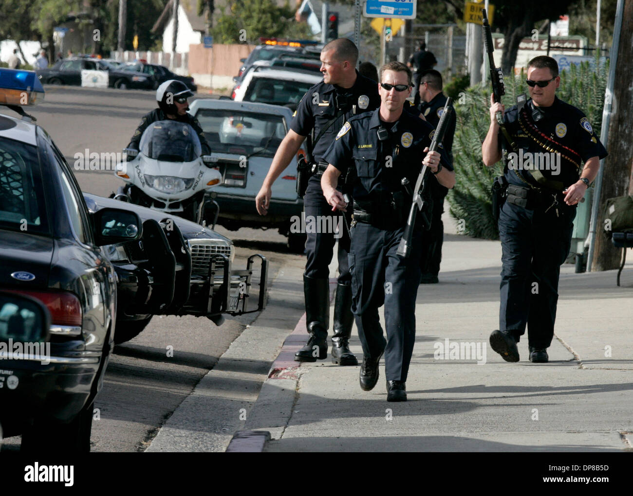 (published 3/7/2006, B-1) LE manwithgun253631x002 3-6-2006 Escondido ...