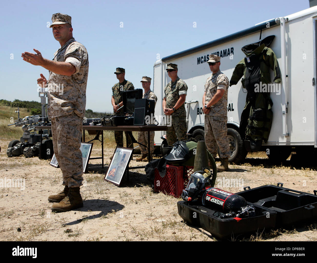 Explosive ordinance disposal eod team hi-res stock photography and ...