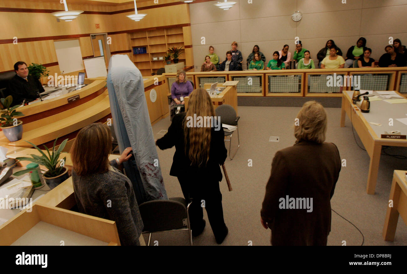 Mock trial court hi-res stock photography and images - Alamy