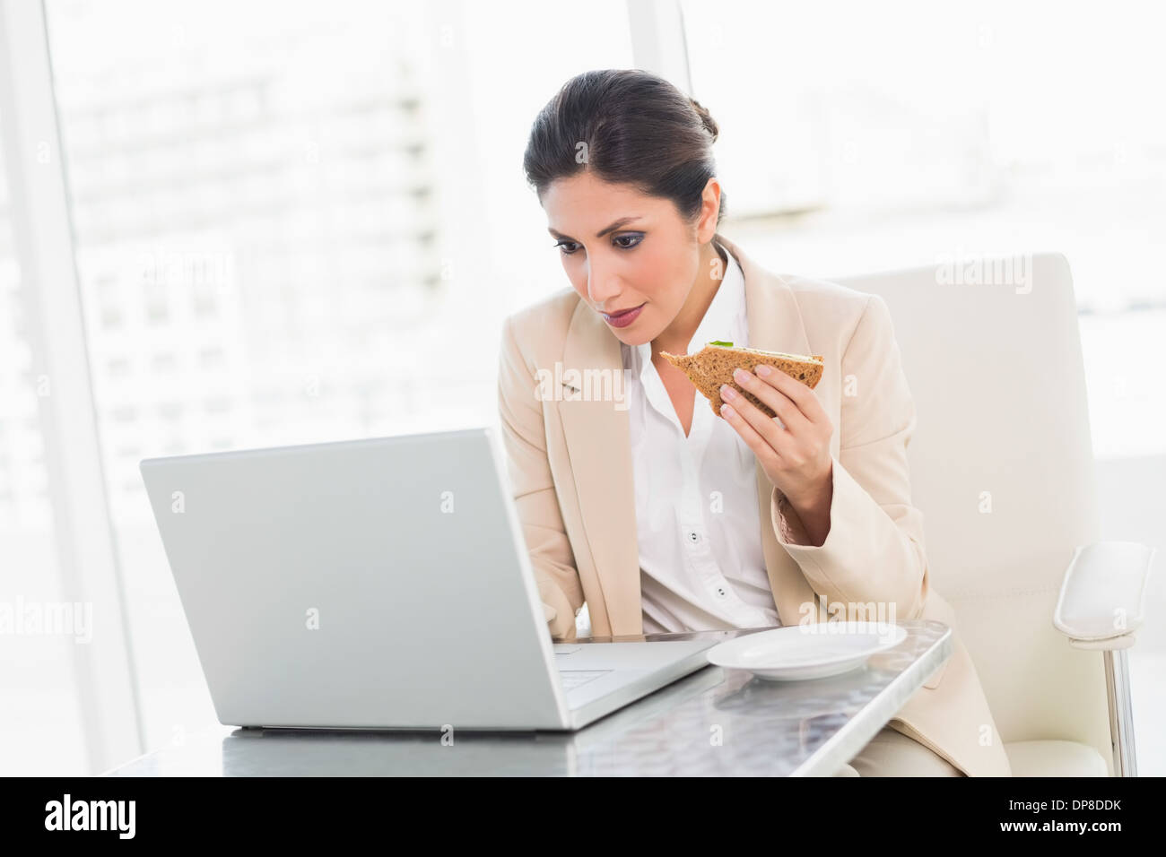 Working lunch desk hi-res stock photography and images - Alamy