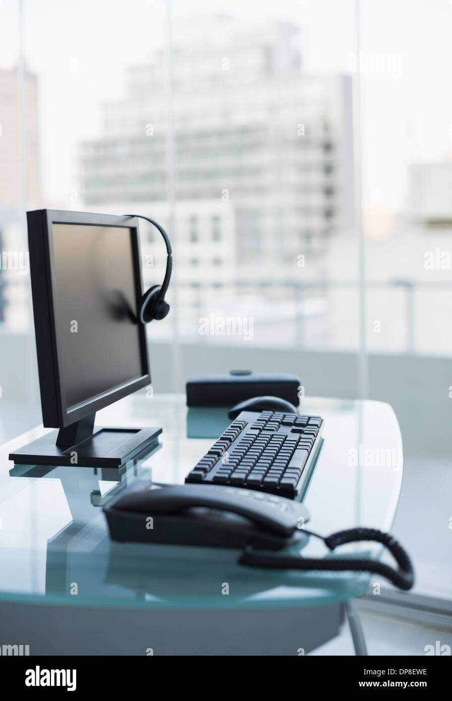 Empty call center hi-res stock photography and images - Alamy