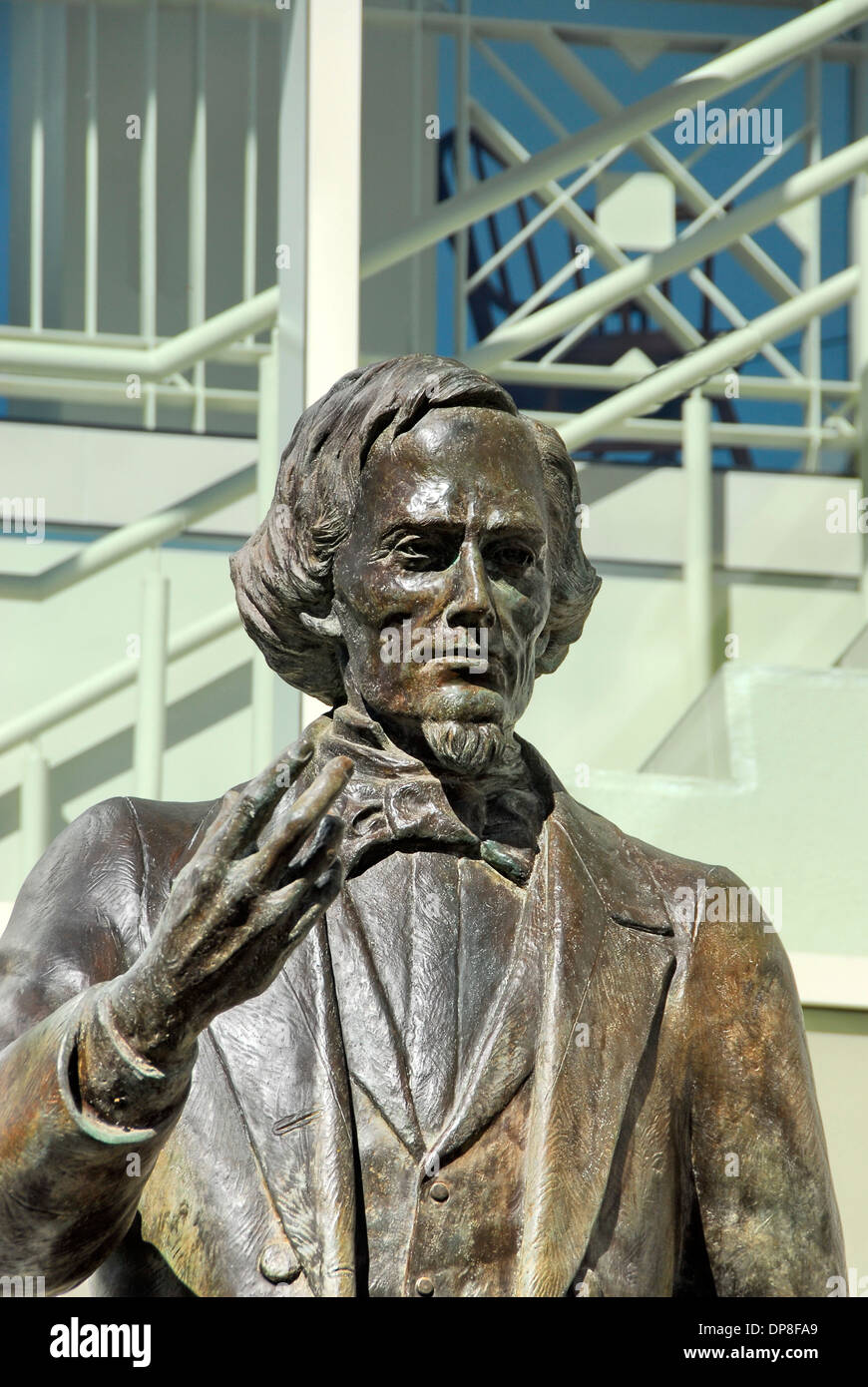 Beauvoir, the Jefferson Davis Home and Presidential Library. Statue of ...