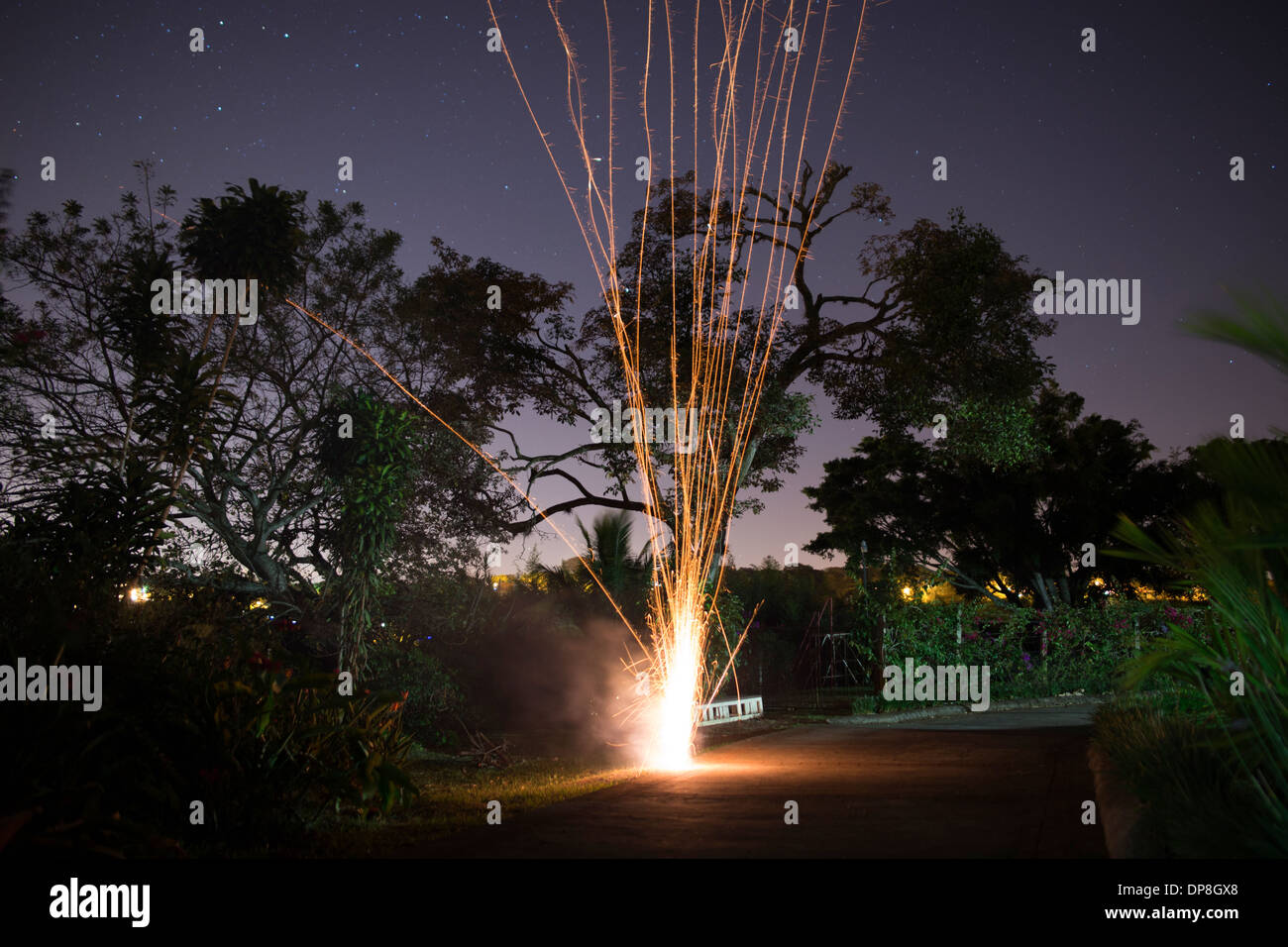 Stars fireworks hi-res stock photography and images - Alamy