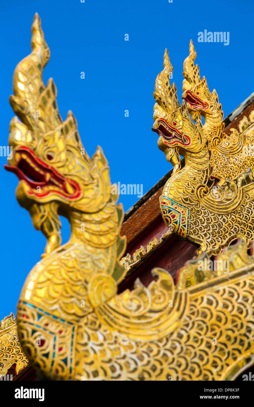 Golden dragon statues on the roof of buddhist temple in Thailand Stock ...