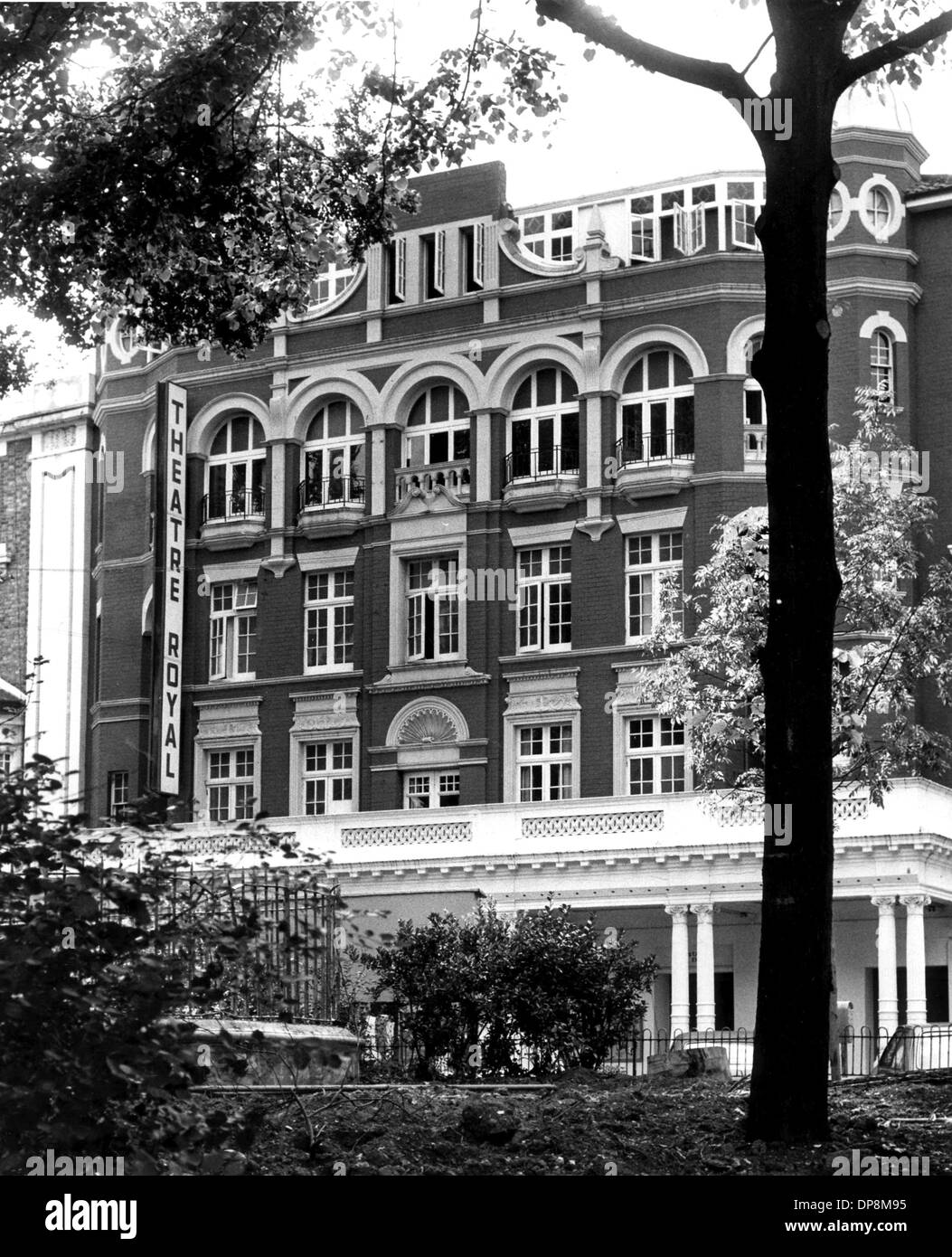 Exterior theatre uk Black and White Stock Photos & Images - Alamy