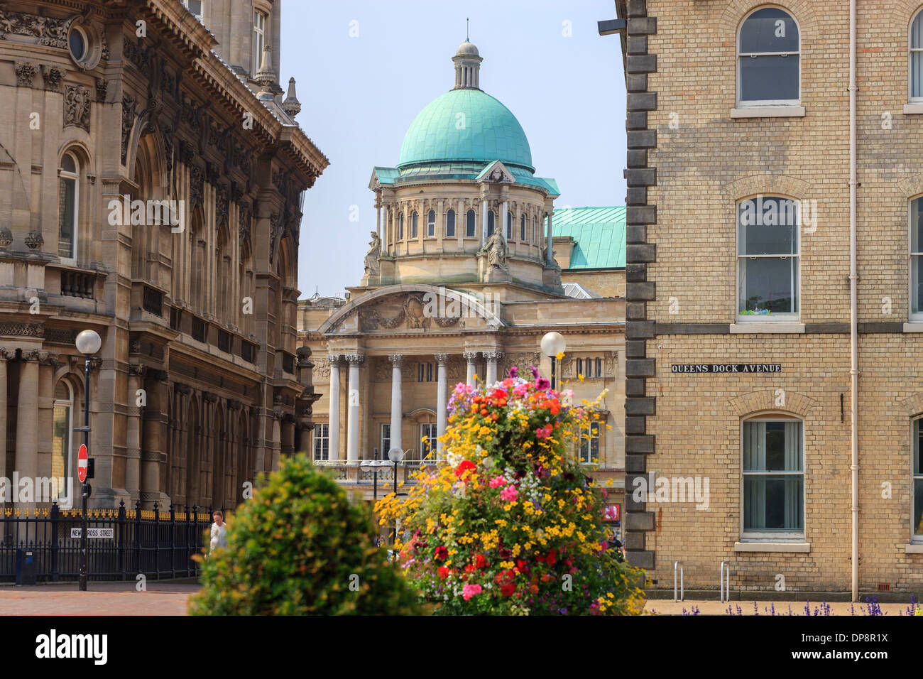 Hull england city hall and gardens hi-res stock photography and images ...