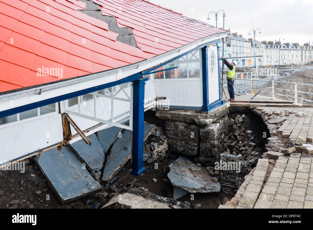Aberystwyth Wales UK, Thursday 09 Jan 2014 Scaffolding contractors ...