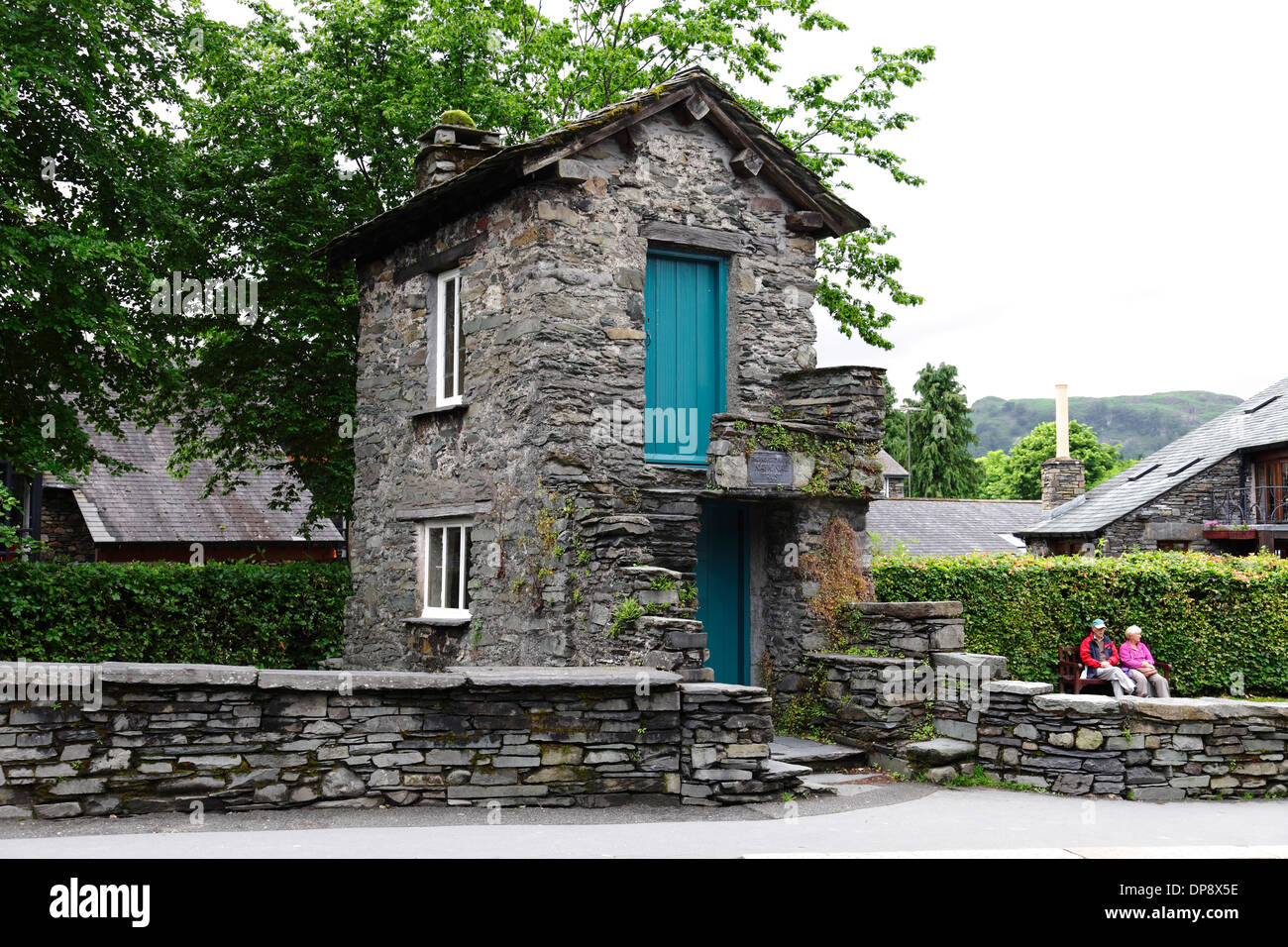Bridge house ambleside hi-res stock photography and images - Alamy