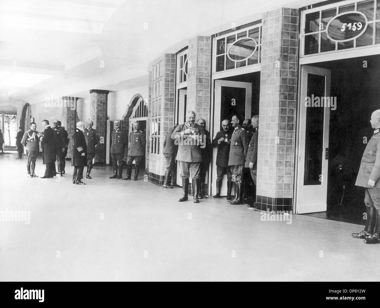 Peace negotiation hi-res stock photography and images - Alamy