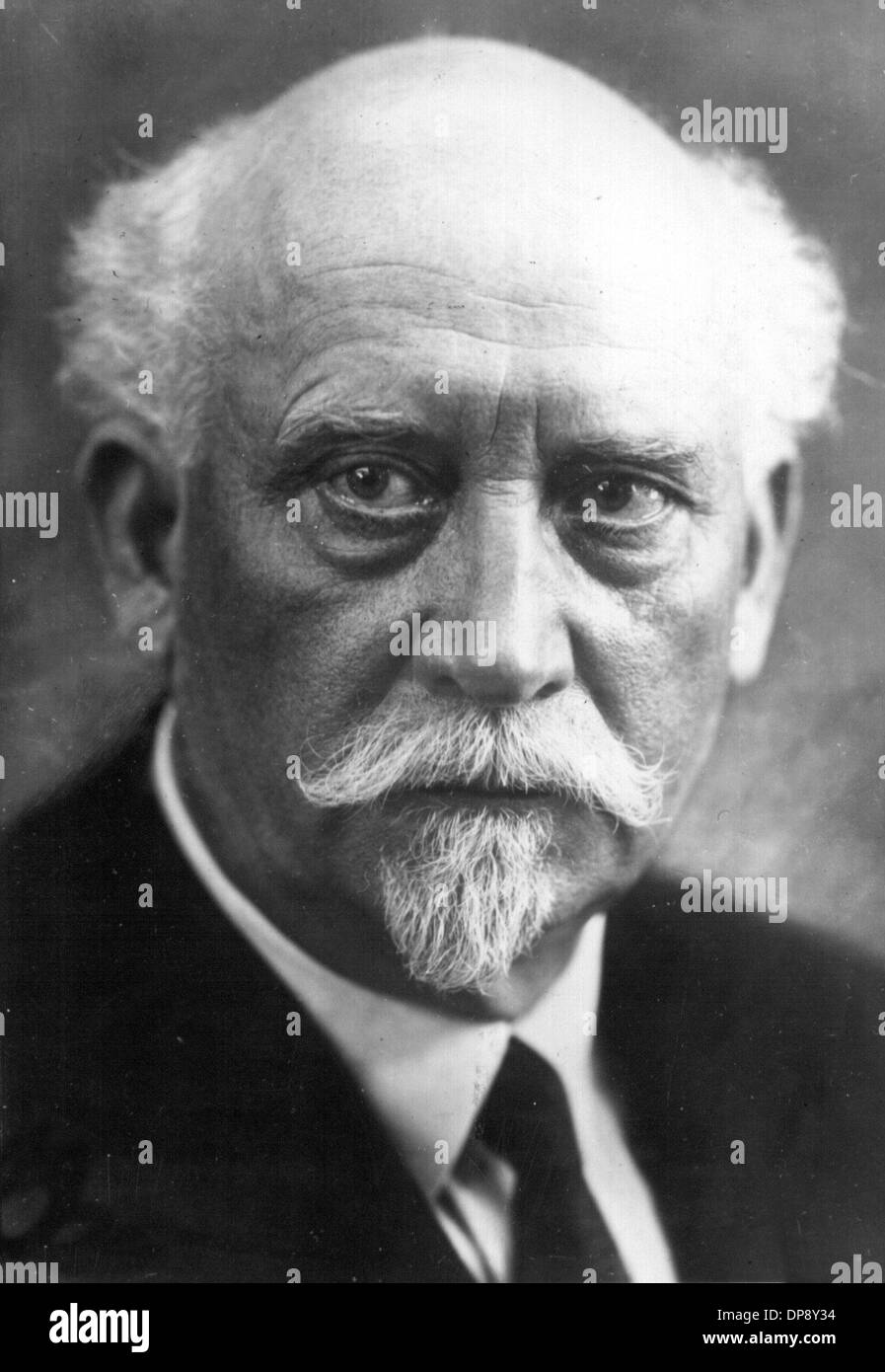 A contemporary picture of SPD politician Philipp Scheidemann. He was ...