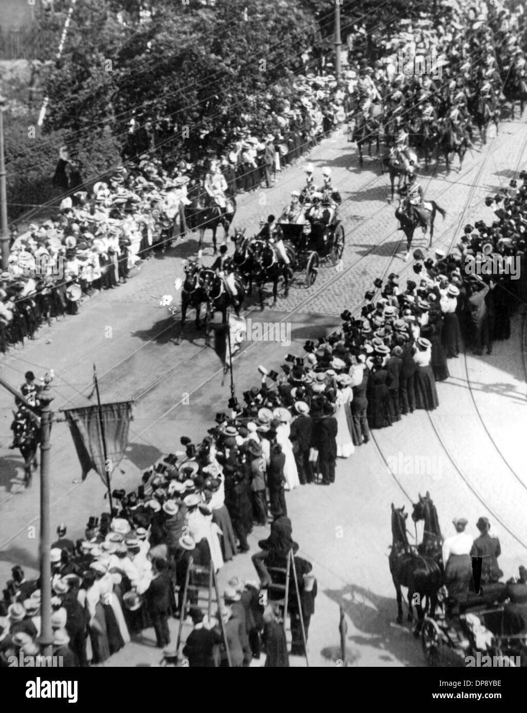 Emperor Wilhelm II. (r) and his guest, British King Edward VII. (l ...