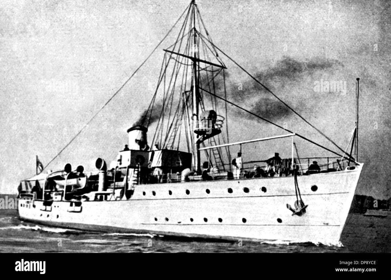 The picture shows the special ship 'SMS Delphin' at full speed, a ...