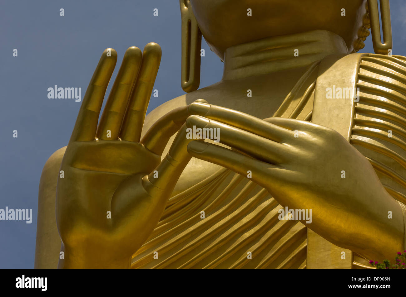 Dhamma chakka hi-res stock photography and images - Alamy