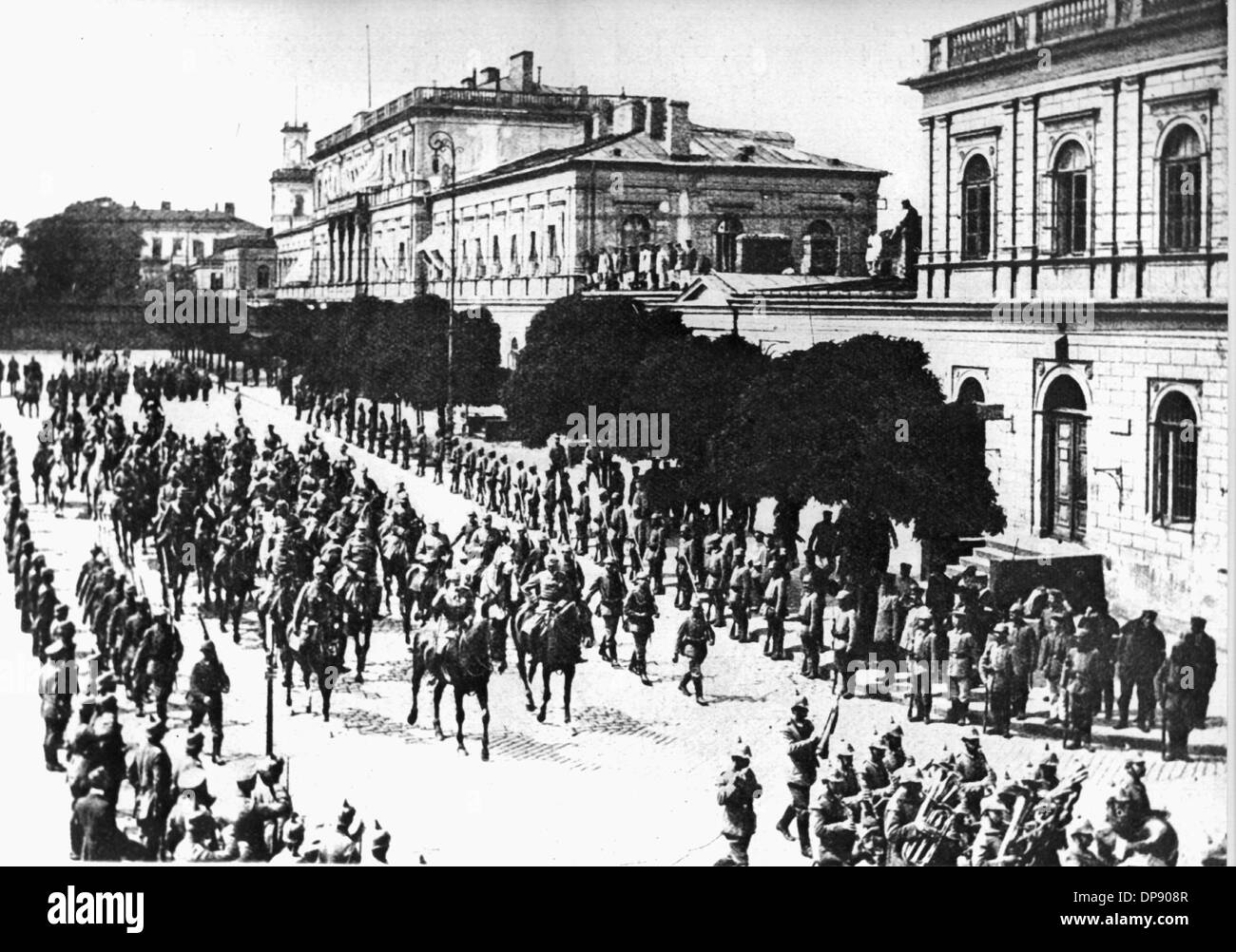 Invasion into the conquered city of Warsaw by Prince Leopold of Bavaria ...