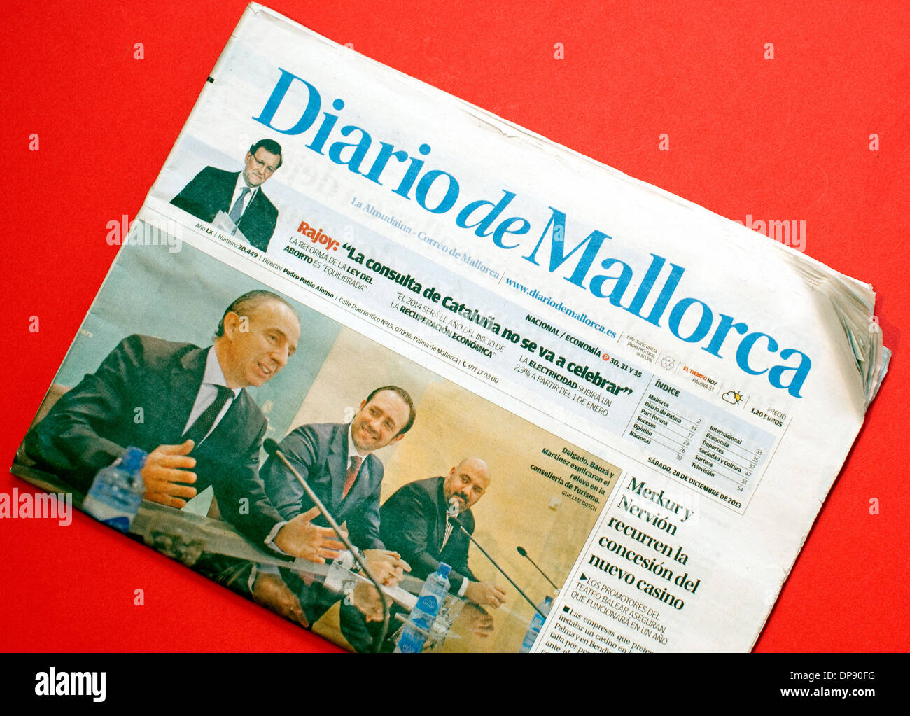 Newspaper spain front page hi-res stock photography and images - Alamy